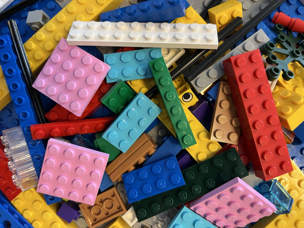 Kleine Steine ganz groß! Entdecken Sie im BERO die kunterbunte LEGO ...