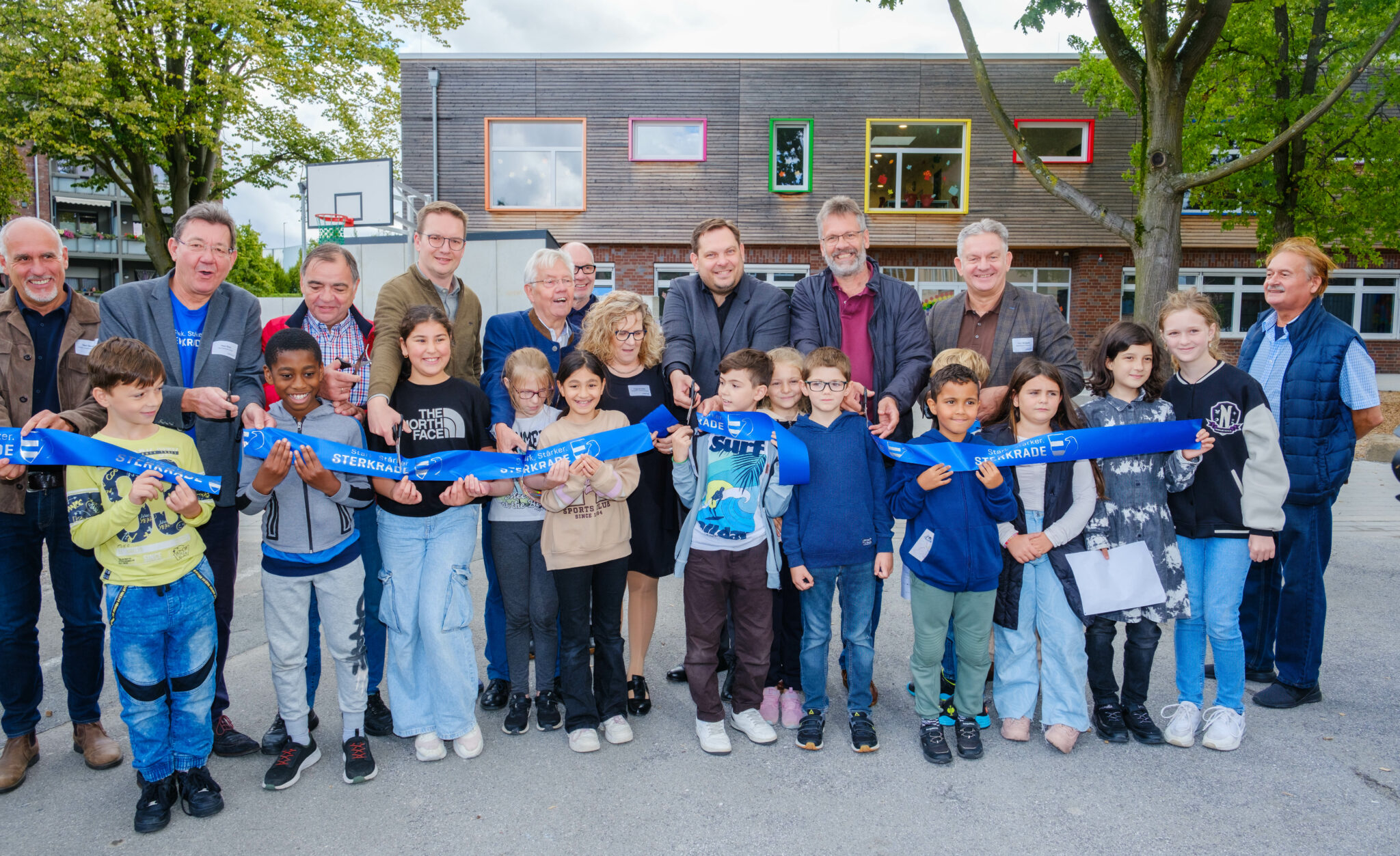 Neuer Schulhof der Steinbrinkschule feierlich eröffnet – Oh! Online ...